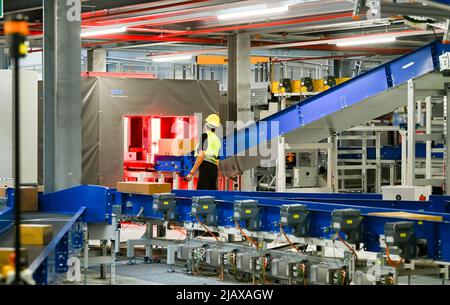 Ludwigsfelde, Germany. 01st June, 2022. Parcels are scanned, sorted and ...