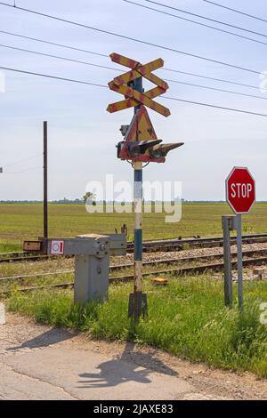 Broken Barrier Damaged Signal Danger Rail Crossing Stock Photo - Alamy