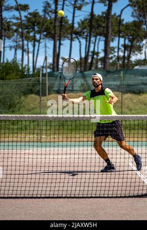 Tennis player performing a smash on court Stock Photo - Alamy