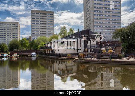 The Flapper is an iconic pub and live music venue standing on the canal ...