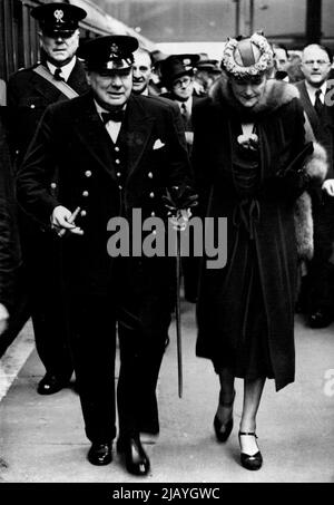Churchill 's Return Mr Winston Churchill with his wife Mrs Clementine ...