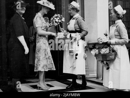 Rose Day Tour -- Princess Alexandra seen with her mother the Duchess of ...