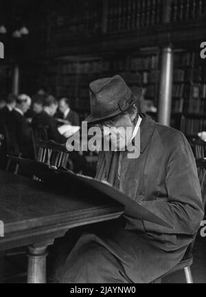Westminster Libraries. - Inside a big London Library. In the Reference ...