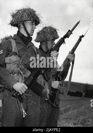 The New British Rifle: A corporal at the school of infantry at ...