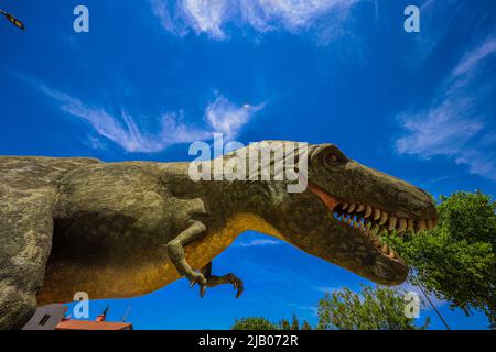 Una escultrua de dinosaurio Tiranosaurio rex en Esqueda, Mexico Stock ...