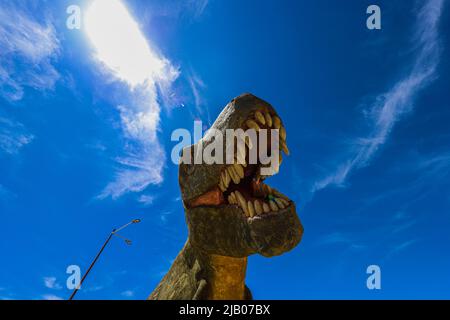 Una escultrua de dinosaurio Tiranosaurio rex en Esqueda, Mexico Stock ...