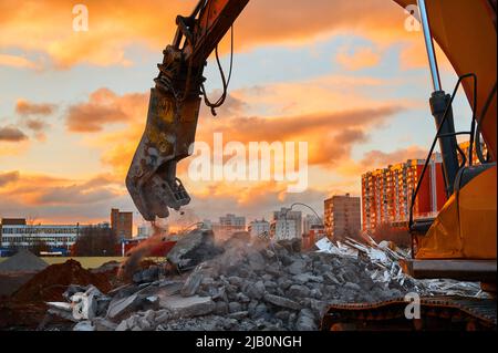 Crusher destroys reinforced concrete at demolition site Stock Photo - Alamy