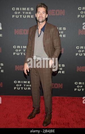 Scott Speedman attends the "Crimes of the Future" premiere at the ...