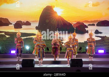 Manora dance is a traditional dance performance art of the South for ...