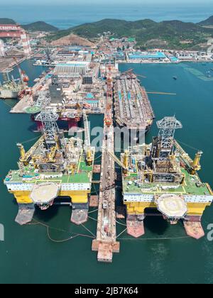 The ultra-deep-water semi-submersible drilling rig "Blue Whale II ...