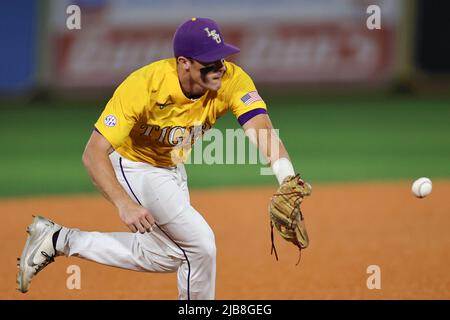 LSU infielder Jordan Thompson (13) throws during an NCAA baseball game ...
