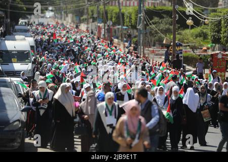 Gaza City, Palestine. 04th June 2022. Palestinian youth wave national ...