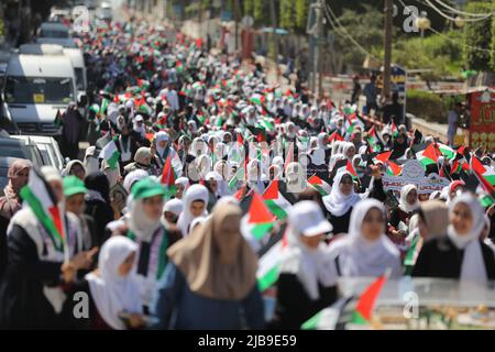 Gaza City, Palestine. 04th June 2022. Palestinian youth wave national ...