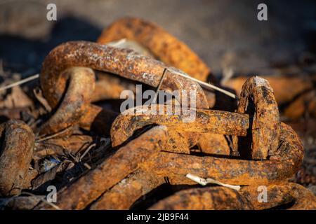 Rusty old chain Stock Photo - Alamy