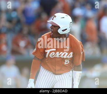 Texas catcher Silas Ardoin (4) during Game 1 of the NCAA college ...