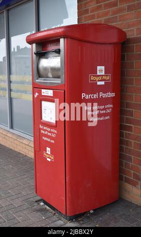 Red Parcel Postbox drop off box, Porte Marsh Industrial Estate, Calne ...