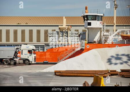 A ship at Goole port Stock Photo - Alamy