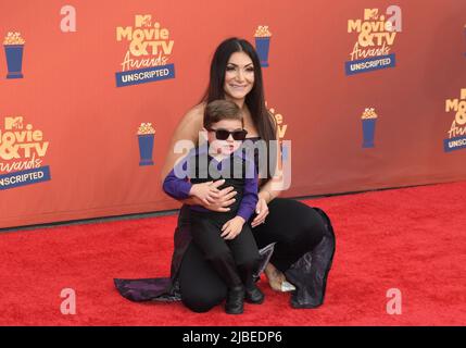 Deena Cortese and Son Cameron Theo Buckner arrives at the 2022 MTV ...