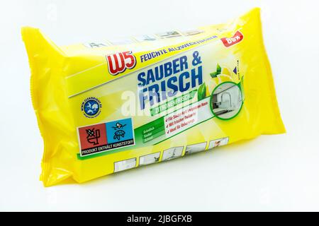 Hamburg, Germany - June 5 2022: Feuchte Allzwecktücher von W5 Sauber ...