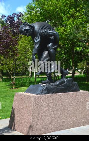 Bronze Staue in Remembrance of Royal Army Medical Corps (RAMC) at the ...