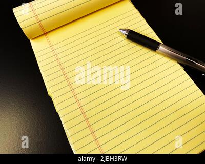 A yellow legal pad notepad Stock Photo - Alamy