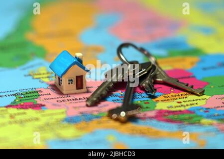 Toy house and keys on the map of Germany Stock Photo - Alamy
