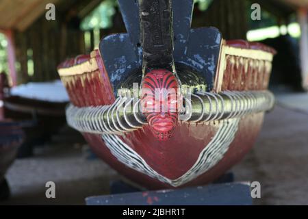 A traditional Maori Waka (canoe), New Zealand Stock Photo - Alamy