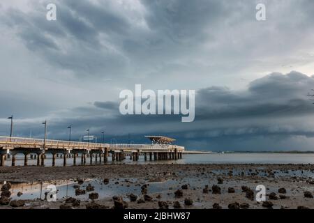 Storm rolling in over Brisbane Stock Photo - Alamy