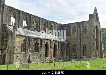 Tintern Abbey next to the River Wye Stock Photo - Alamy