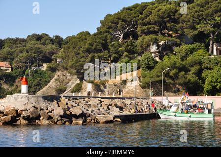 Small port of Niel on the peninsula of Giens Stock Photo - Alamy
