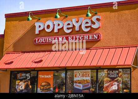 Popeye's, the exterior of a Cajun style restaurant and fast food ...