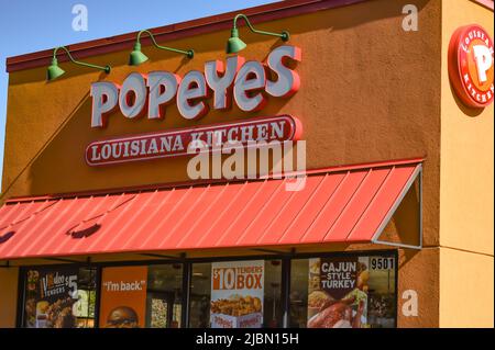 Popeye's, the exterior of a Cajun style restaurant and fast food ...