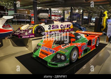 1991 Le Mans winning Mazda 787B pit stop driven by Johnny Herbert Stock ...
