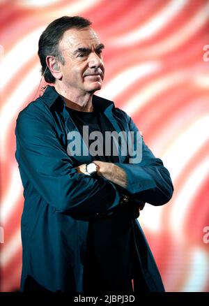 Neil Diamond At MusiCares To Honor The Person Of The Year, Neil Diamond ...