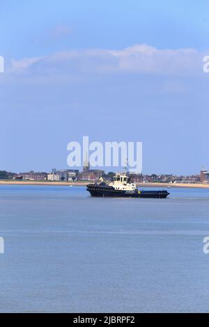Tug boat Svitzer Deben Stock Photo - Alamy
