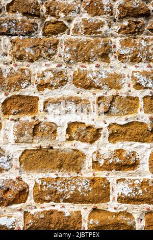 Galleting - small pieces, or spalls, of carstone inserted in the mortar ...