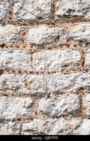 Galleting - small pieces, or spalls, of carstone inserted in the mortar ...