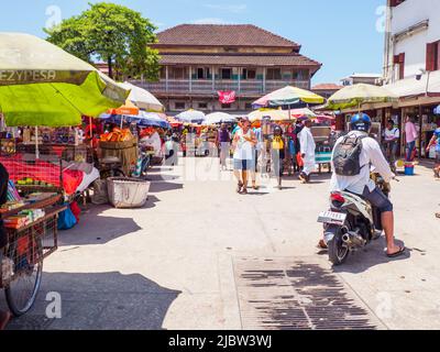 Zanzibar, Tanzania - Jan 2021: Crowds of Africans buy and sell sundries ...