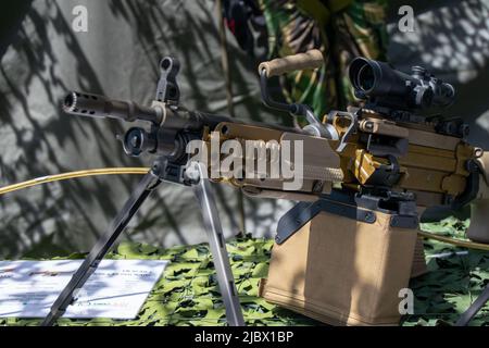 FN Minimi 5.56mm light machine gun Stock Photo - Alamy