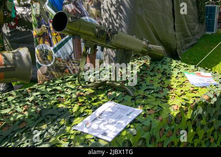 SR 84 mm Carl Gustav M2, anti-tank recoilless weapon. War conflicts ...