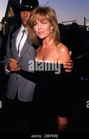 Lisa Hartman and Gary Davis August 1989. Credit: Ralph Dominguez ...