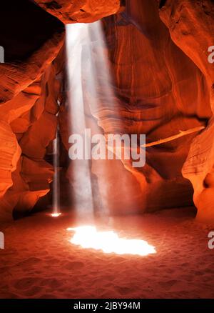 Light beams in Antelope Canyon, Arizona Stock Photo - Alamy