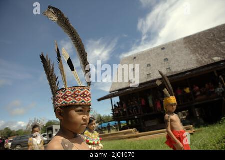 Children in traditional attires standing in lines for a welcome ...