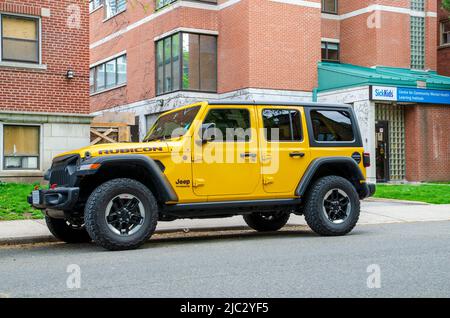 Yellow Jeep Wrangler Rubicon Stock Photo - Alamy