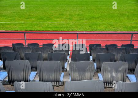 Sportplatz, Tribüne, Sitze, Sitzreihe, Sitzreihen, Ehrentribüne ...