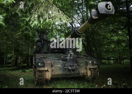 U.S. Soldiers, assigned to 1-41 Field Artillery Battalion, Charlie ...