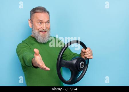 Photo of shocked angry man wear green t-shirt looking empty space ...