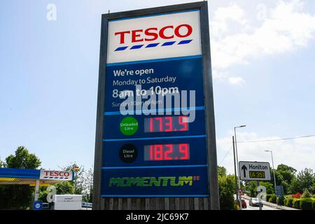 Axminster, Devon, UK. 10th June 2022. Petrol and Diesel prices at Tesco ...