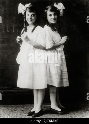 Daisy and Violet Hilton. English-born entertainers, who were conjoined ...