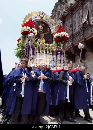 Devotees carrying the religious litter of the Lord of the Miracles ...
